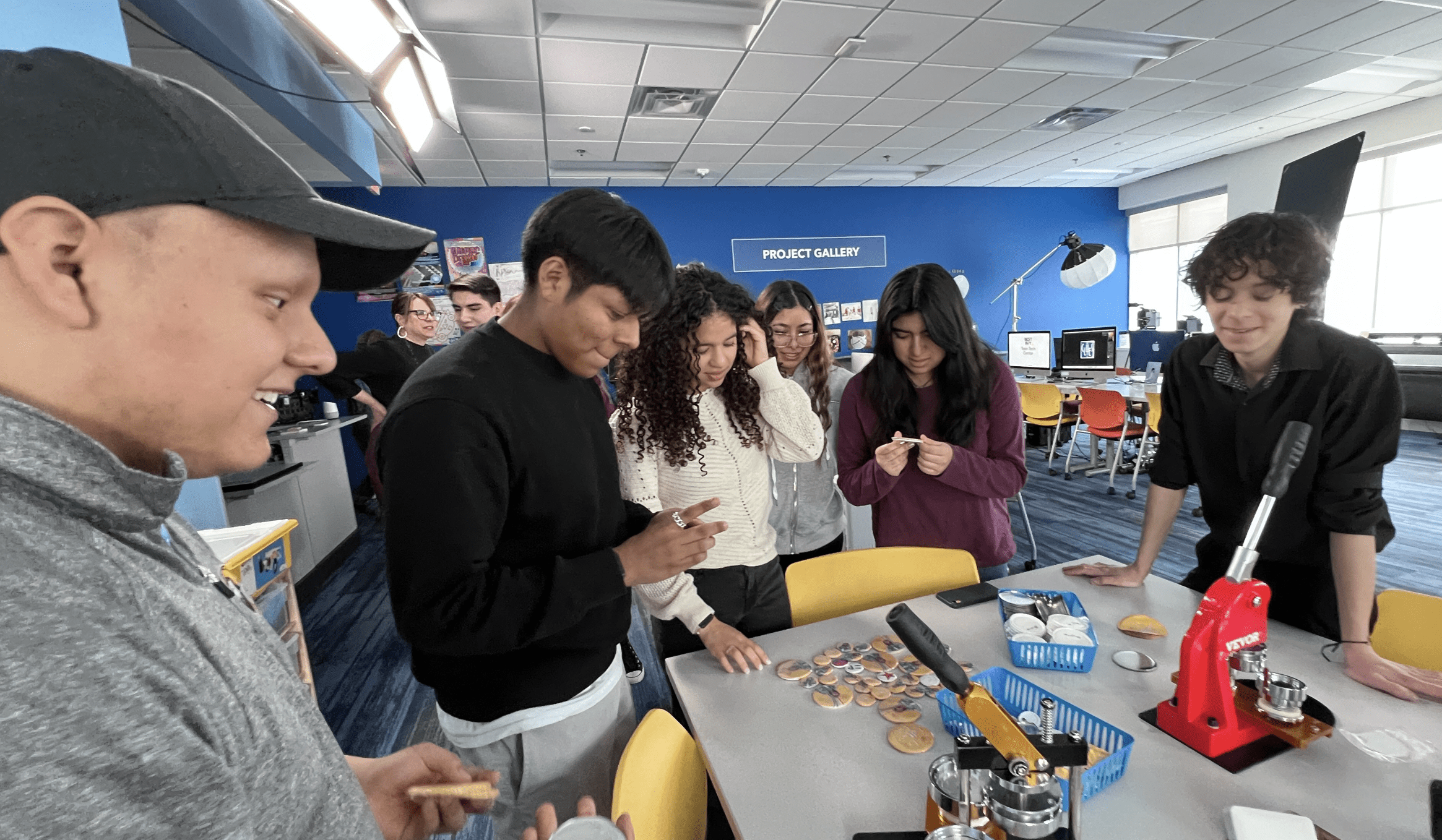 Best Buy Teen Tech Center - Comunidades Latinas Unidas En Servicio